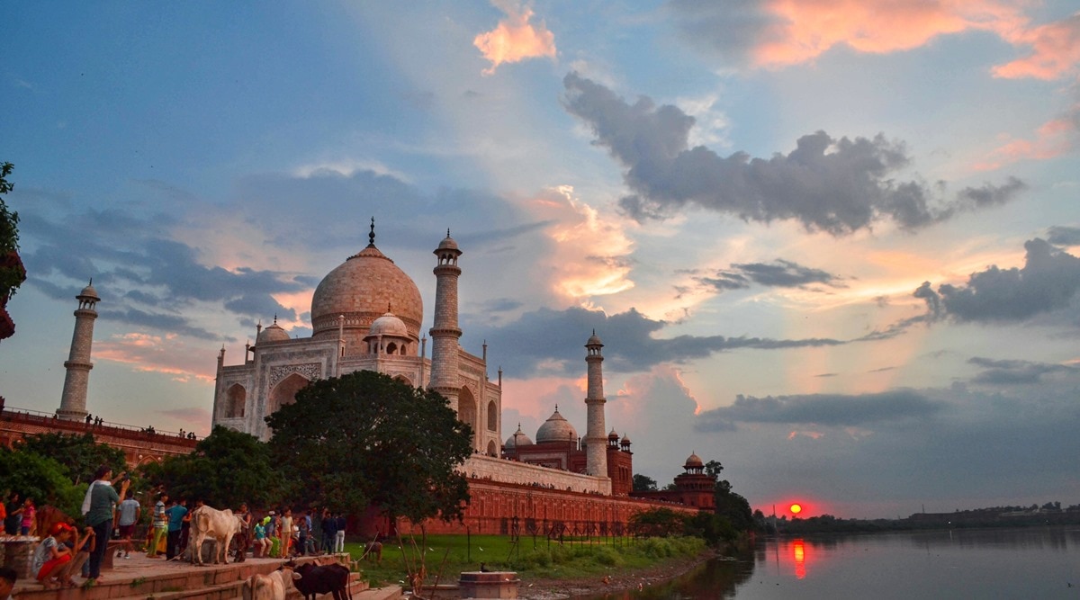 Artisans specialising in Taj miniatures now sculpting idols of gods for ...