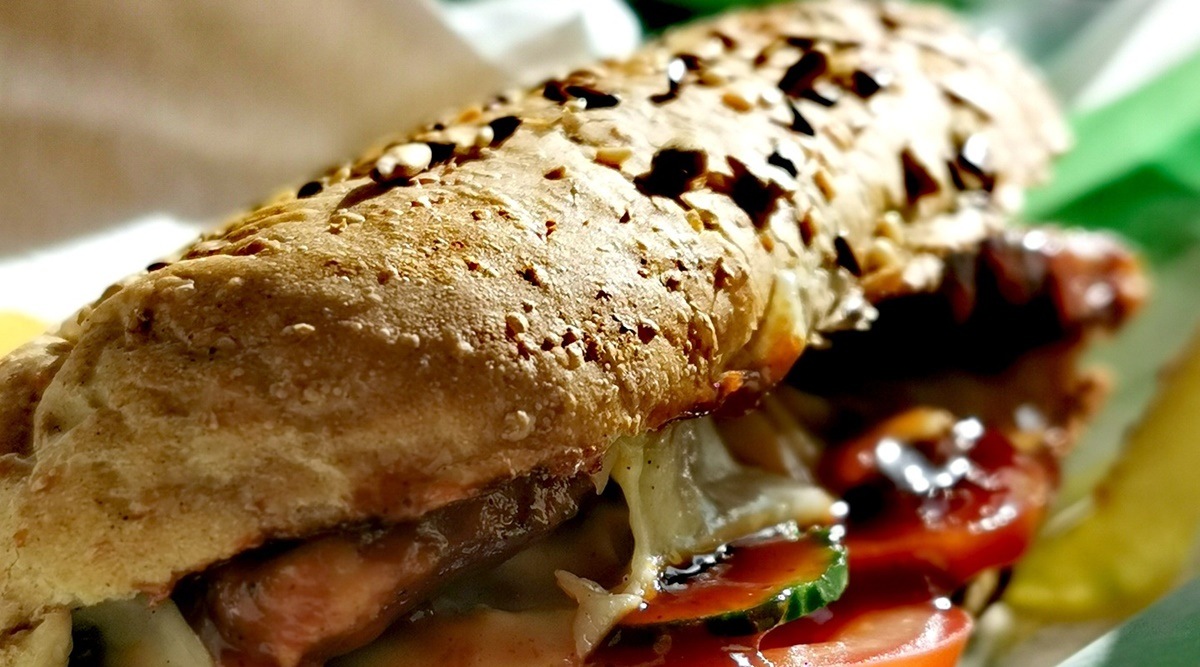 Subway shares the right way to hold a footlong; check it out | Food ...