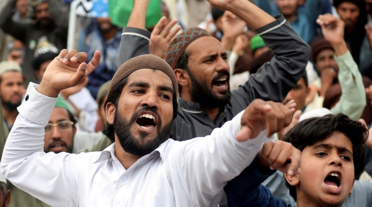 After violent standoff, Pakistan strikes deal with banned Islamist ...