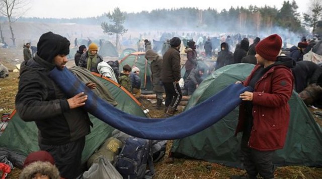 Belarus border crisis: Poland detains 100 migrants | World News - The ...