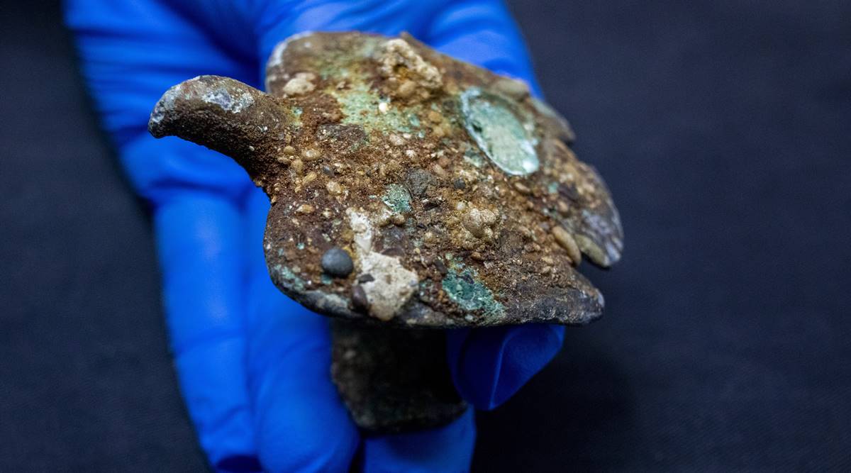 Israeli archaeologists find treasures in ancient shipwrecks ...