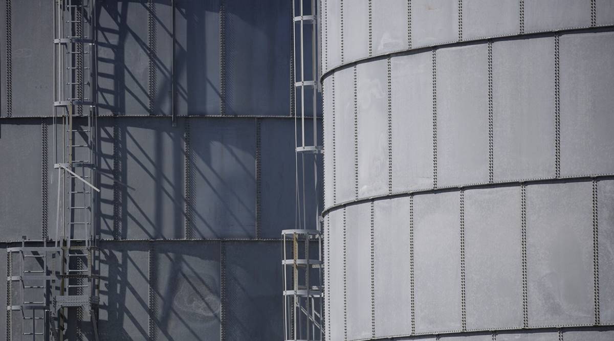 Oil rebounds from tumble as traders focus on demand outlook | Business ...