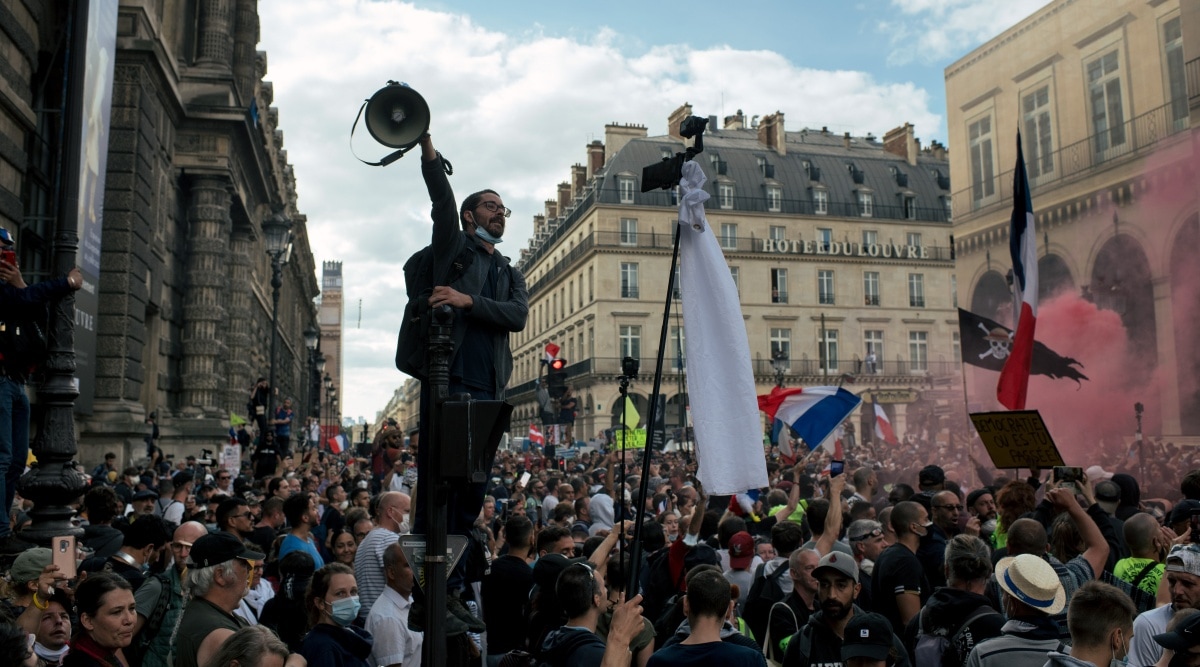 As elections near, Emmanuel Macron tries to balance being ‘king’ and ...