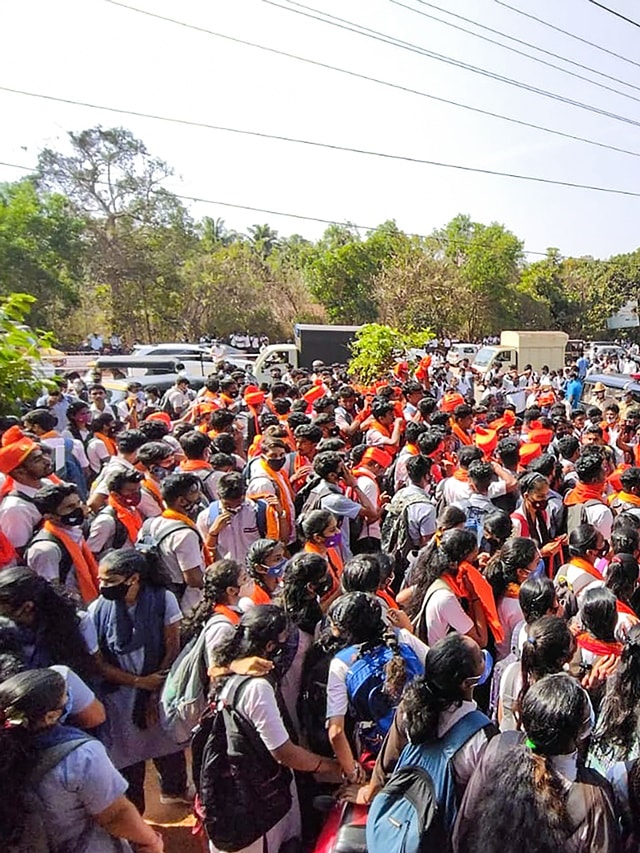 Karnataka witnesses intensifying protests over hijab row | The Indian ...