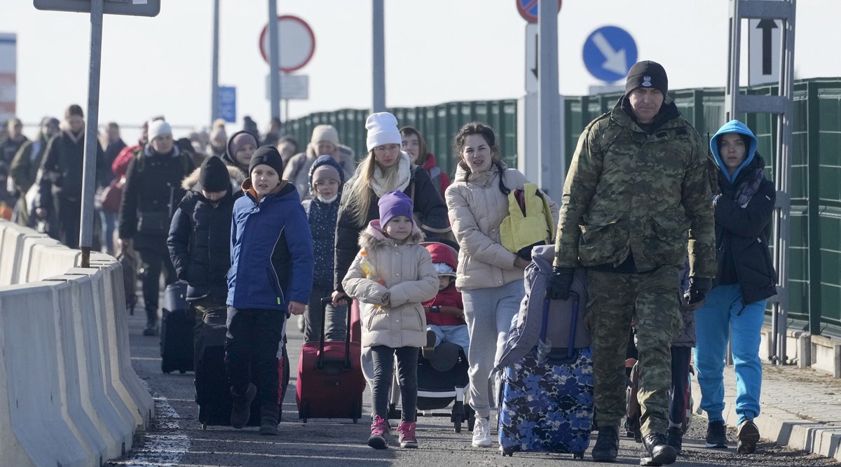 Exodus from Ukraine as neighbours open borders; men kept back to fight ...