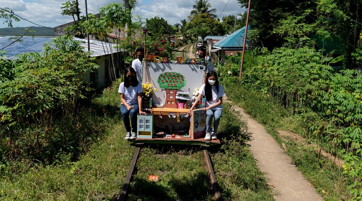Trolley school helps Philippine children keep studies on track | Life ...