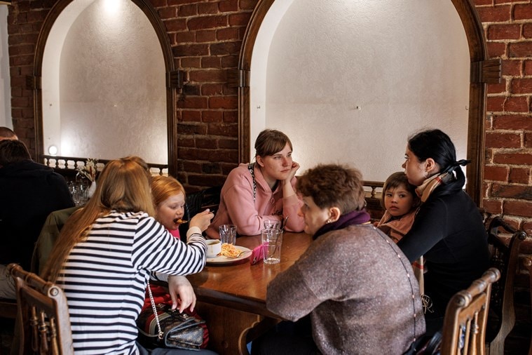 Ukrainian celebrity chef serves up free meals for refugees | Food-wine ...