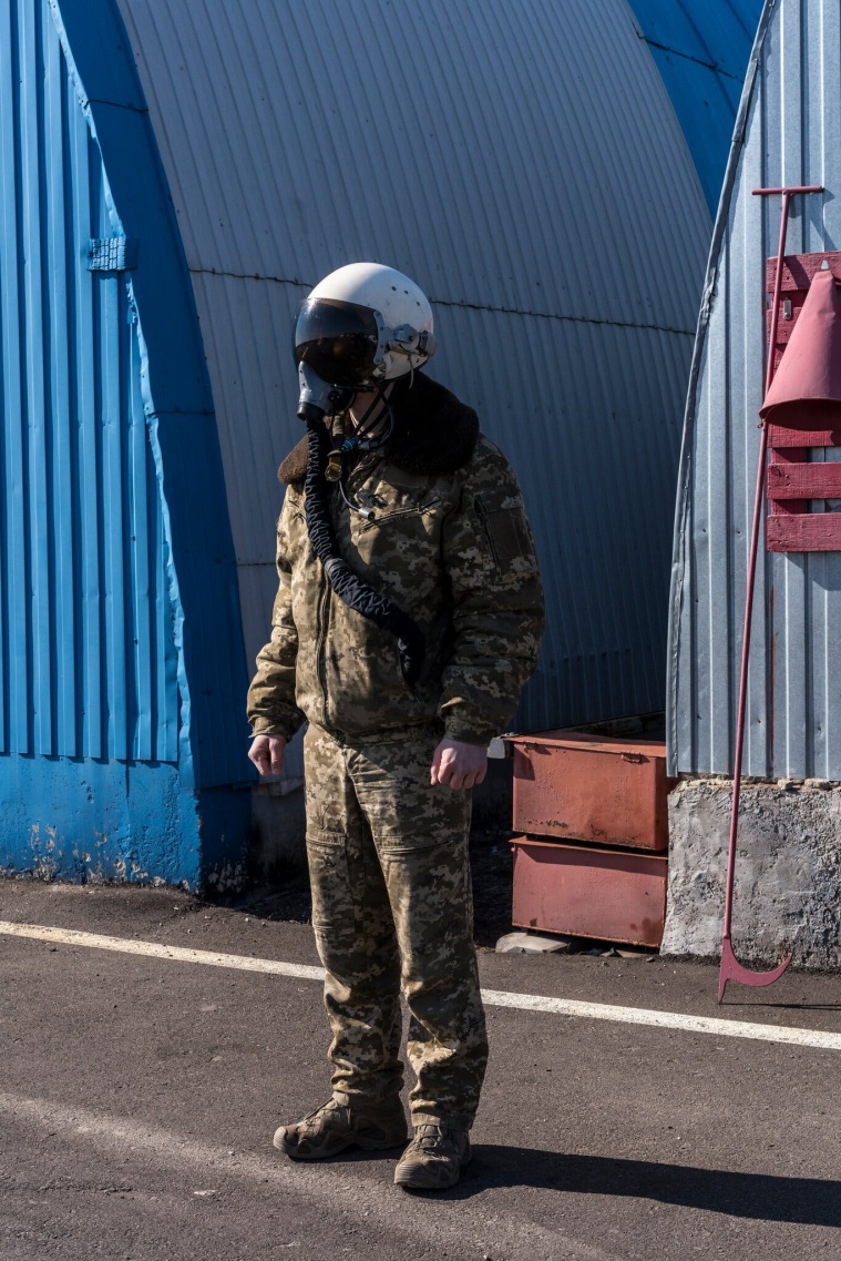 How Ukraine’s outgunned Air Force is fighting back against Russian jets ...