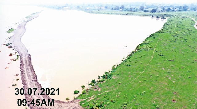 Study finds over 9, 000 households live on Yamuna floodplains | Delhi news