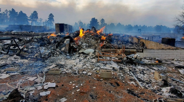 Thousands flee as Arizona wildfire almost triples in size | World News ...