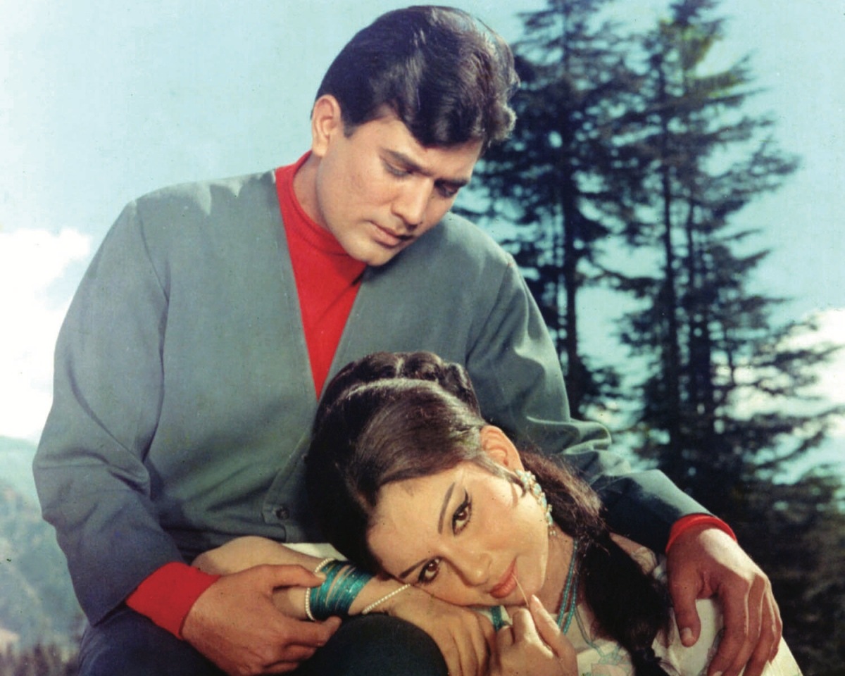 Sharmila Tagore’s Aradhana encapsulates the phony formula of damsels in ...