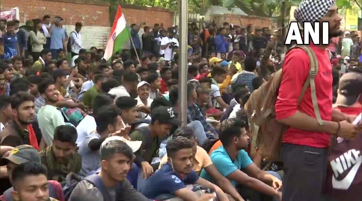 Army aspirants stage protest in Delhi over delay in recruitment ...