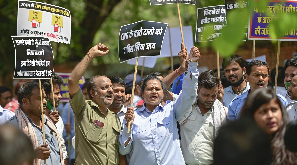 Cab drivers protest against CNG and fuel price hike at Jantar Mantar ...