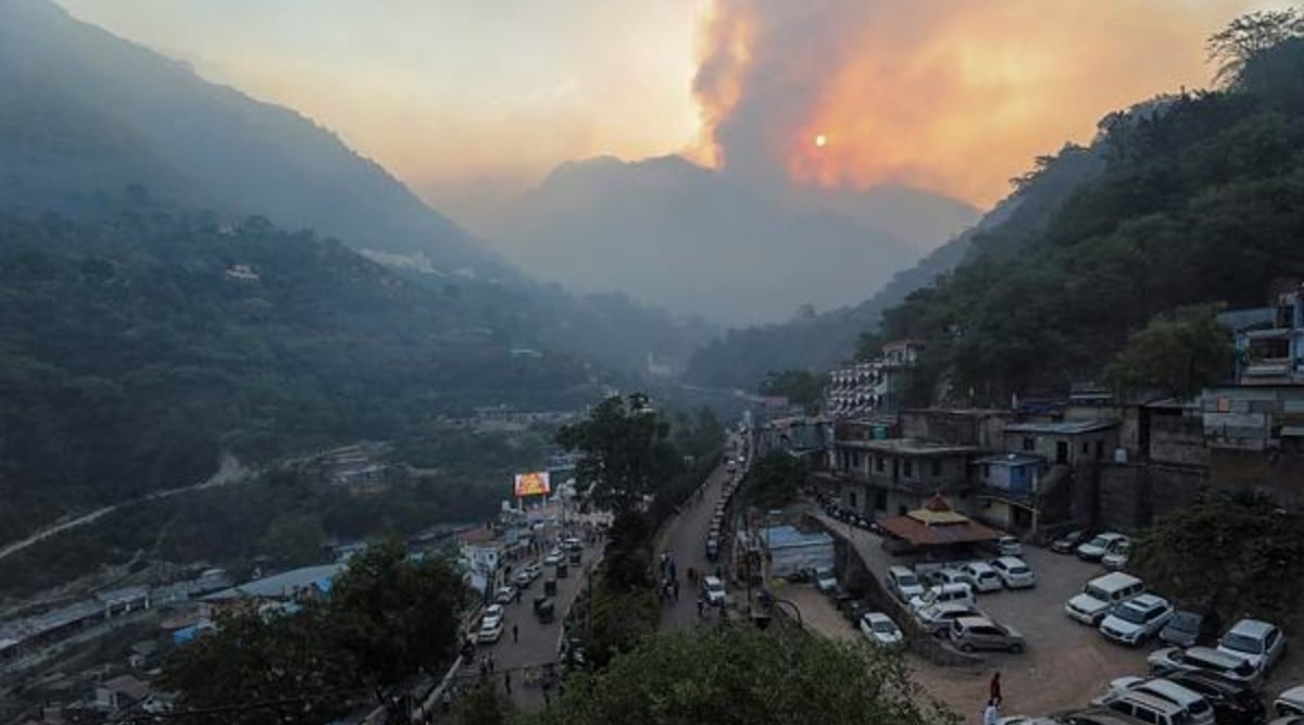 J&K: Vaishno Devi yatra on new routes suspended after forest fire ...