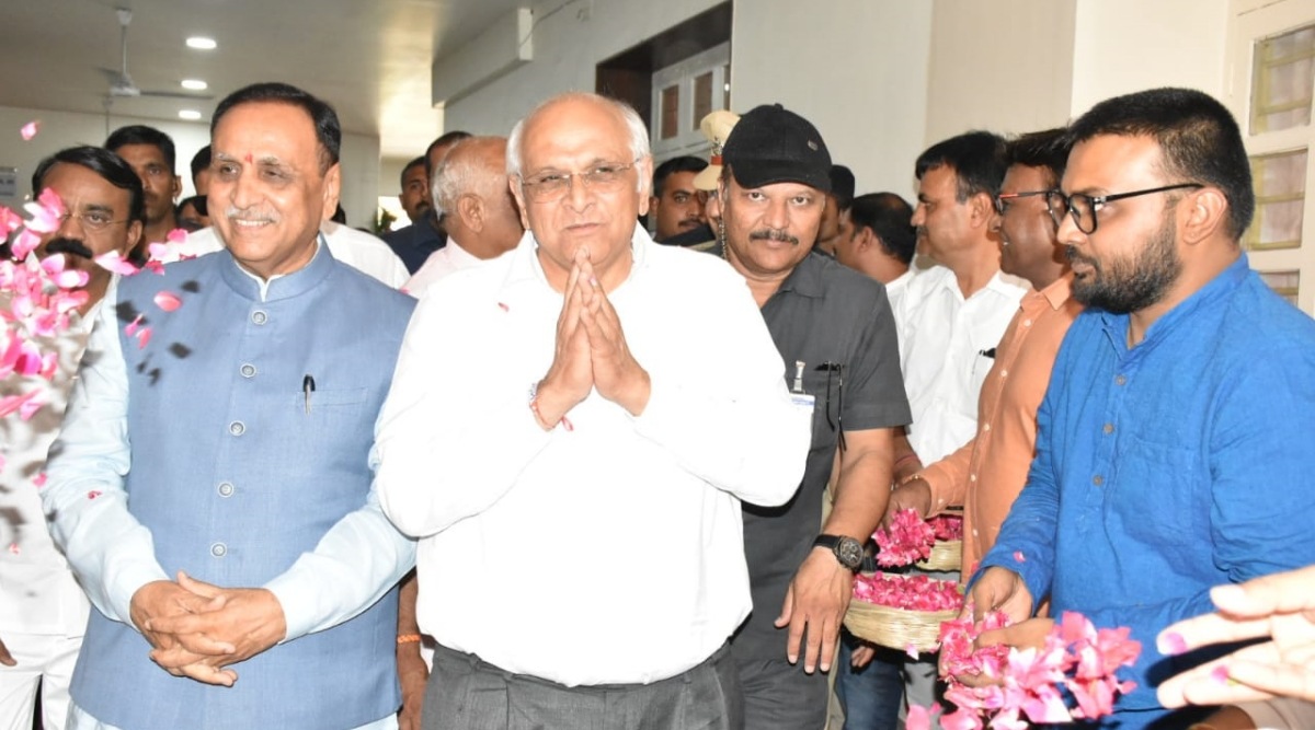 Gujarat: CM Bhupendra Patel visits RMC headquarters, holds review ...