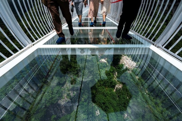 Bach Long pedestrian bridge: World's Longest Glass-Bottomed Bridge ...