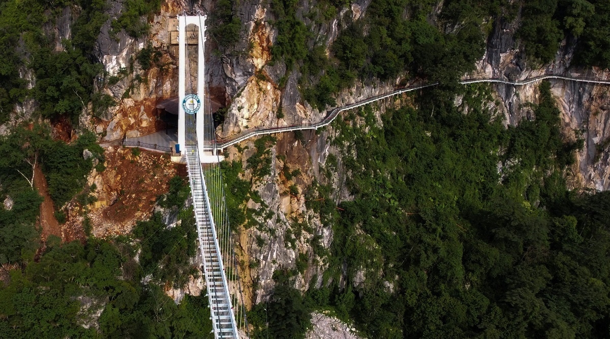 Bach Long Pedestrian Bridge Worlds Longest Glass Bottomed Bridge