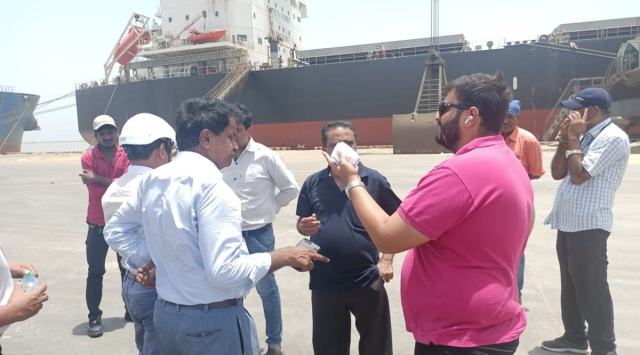 Loading of wheat on 5 vessels in Kandla resumes after 3 days ...