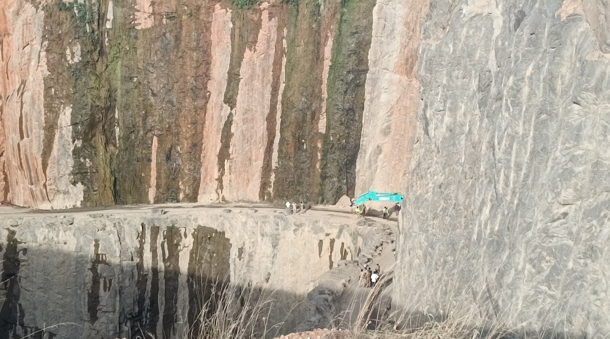 TN quarry accident: One worker dies, owners booked as rescue efforts ...