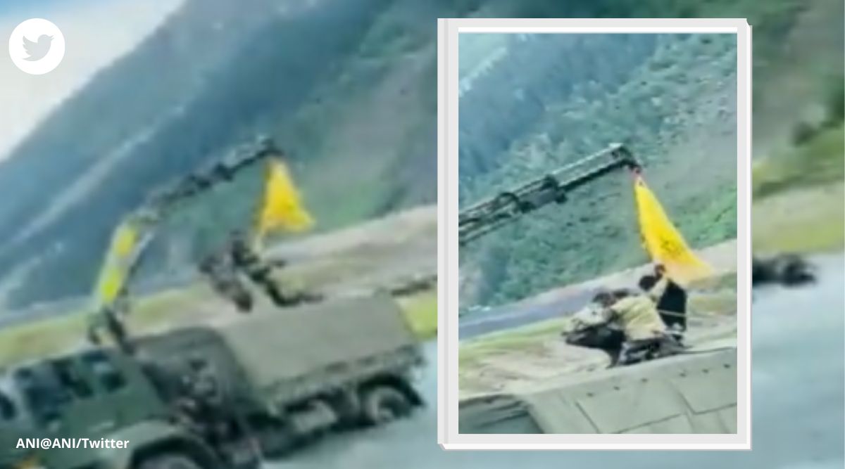 Army personnel rescue people stuck in Kashmir’s Sindh River. Watch ...