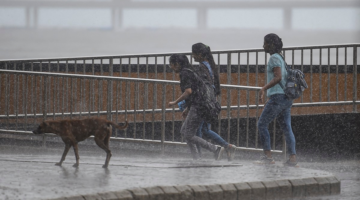 Mumbai: IMD forecasts season’s first heavy rainfall Sunday, issues yellow alert | Mumbai News ...