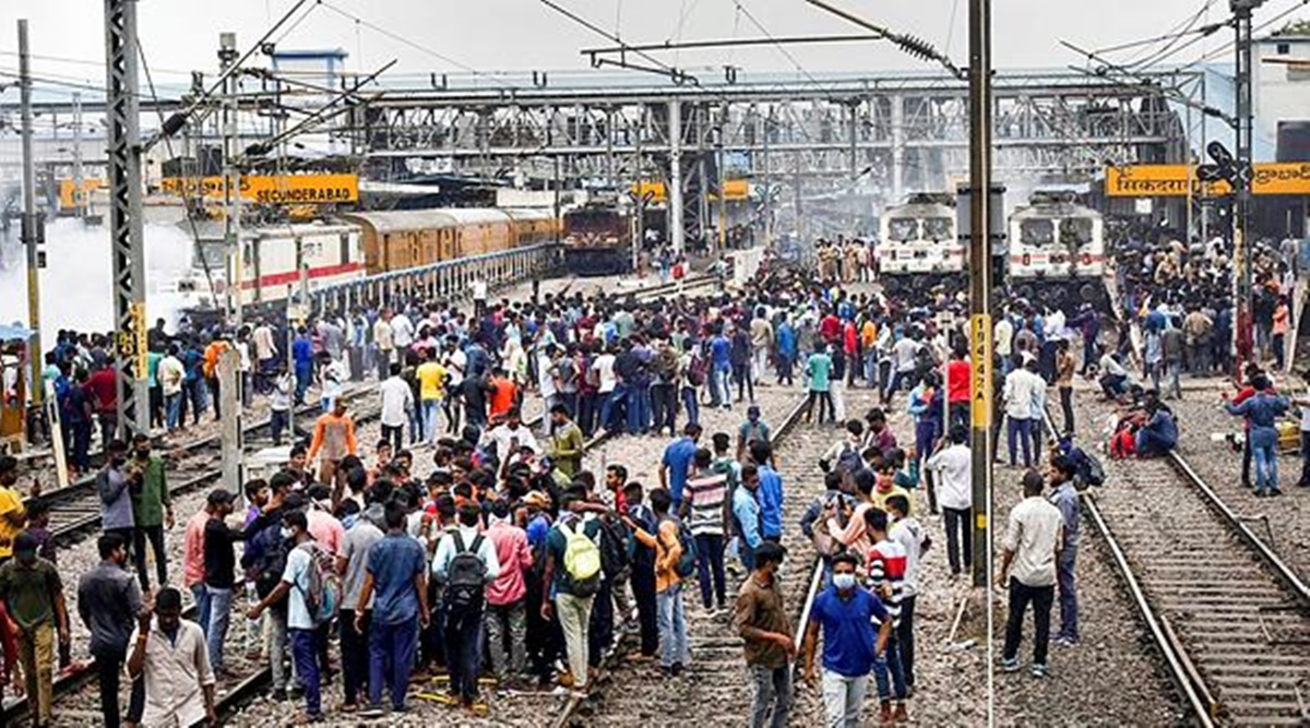 Agnipath: Protesters in Telangana clash with police, Congress chief ...
