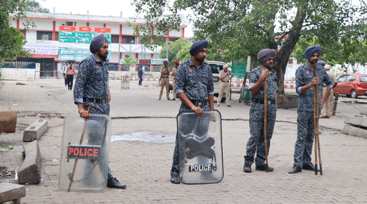 Agnipath protest: Youths vandalise railway property inside Ludhiana ...