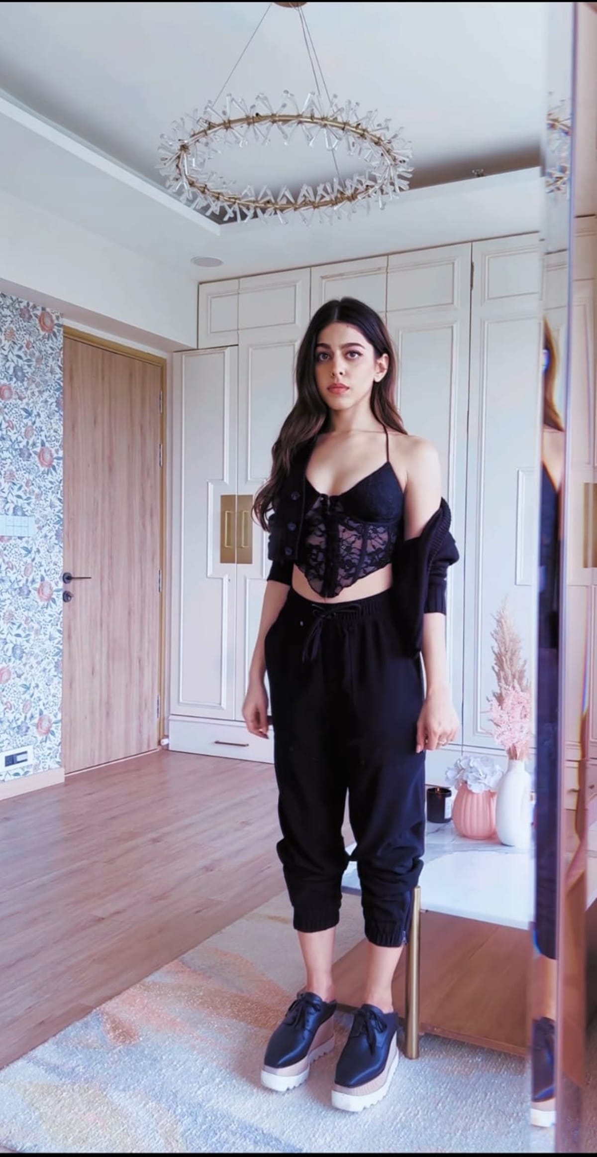 Alaya F showcases her strong fashion sense through 5 different ‘all ...