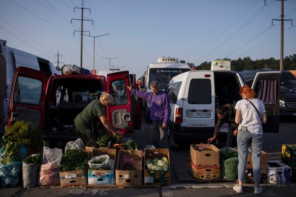 As prices soar in Ukraine, war adds economic havoc to the human toll ...