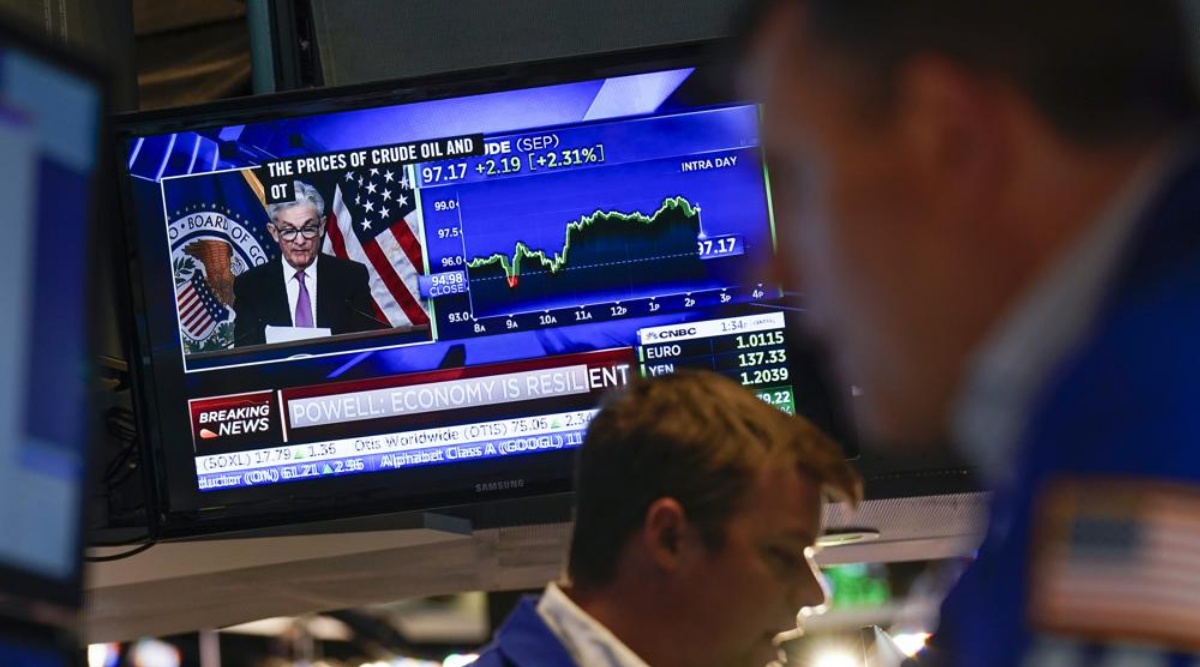 Stocks decline as GDP report raises fears of recession | Business News ...