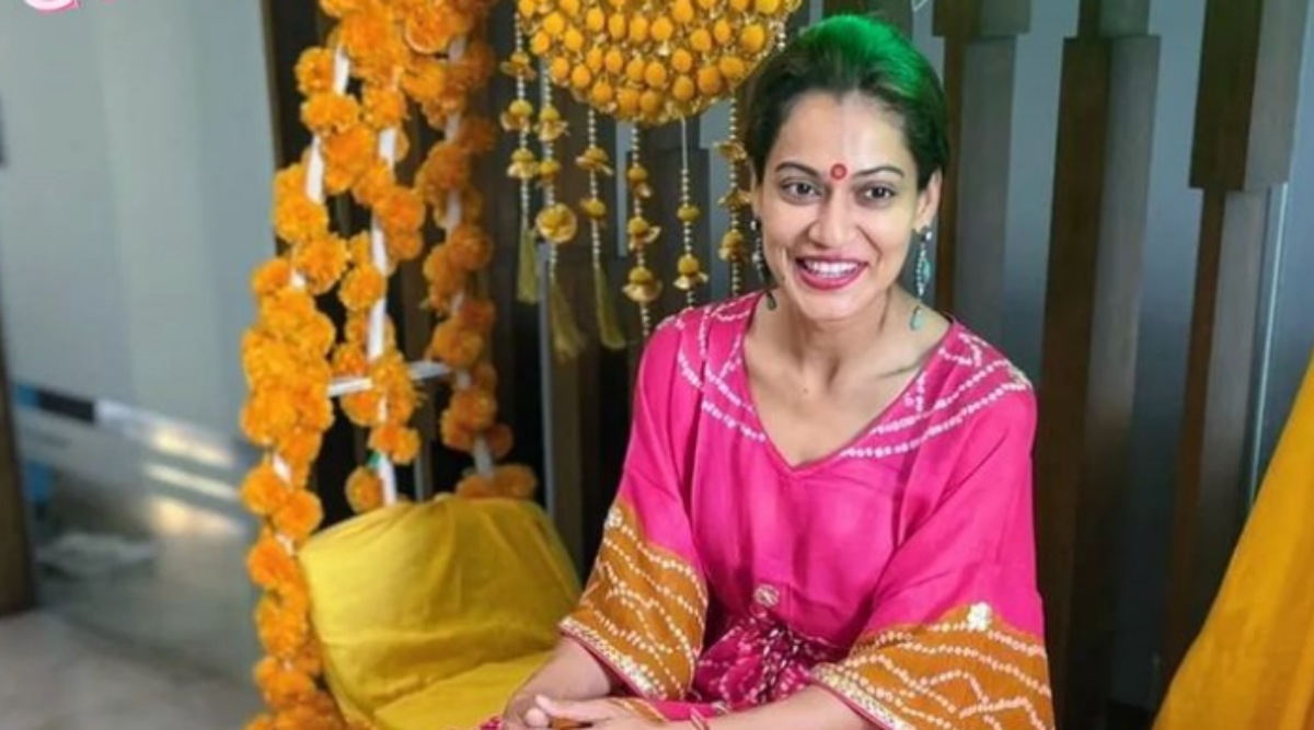 Payal Rohatgi is glowing bride-to-be at her mehendi function. See ...