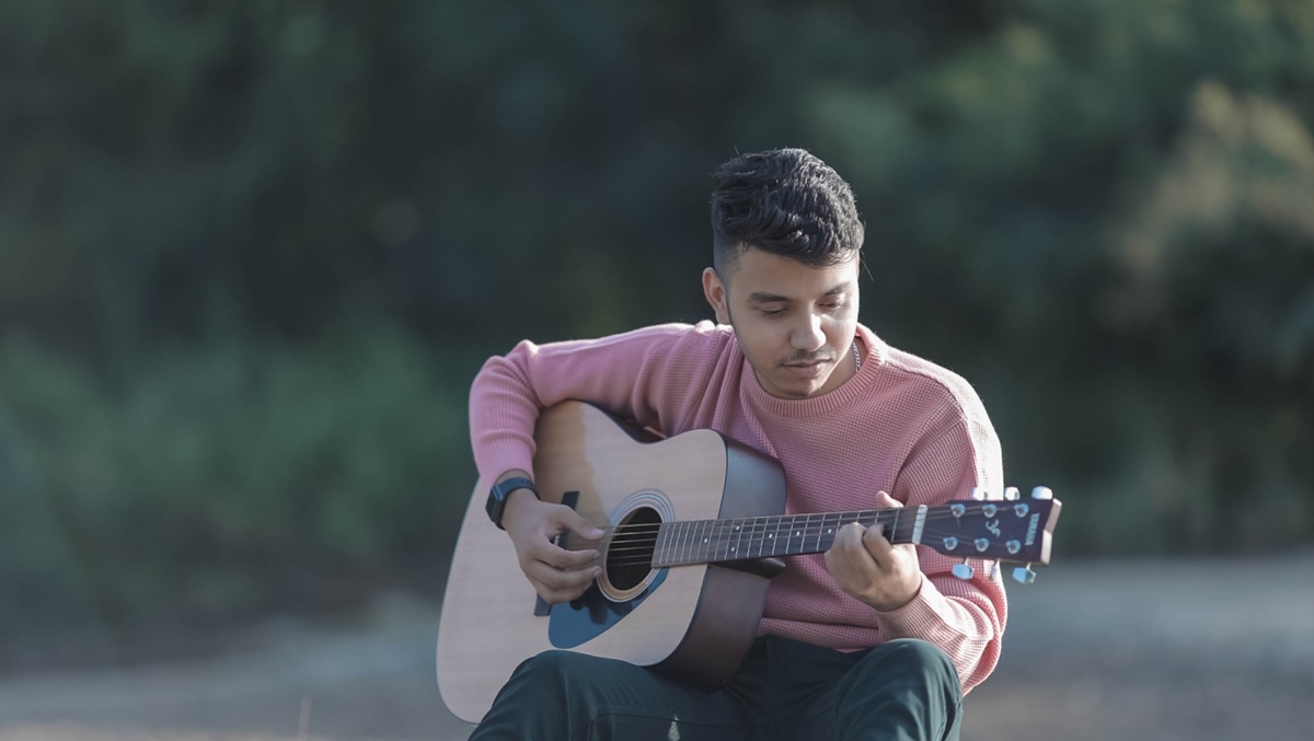Singer-songwriter Dev Abohari announces new album “Thoughts and ...