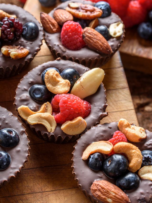 Chocolate-fruit-cups-recipe-by-Masterchef-Sanjeev-Kapoor.jpeg