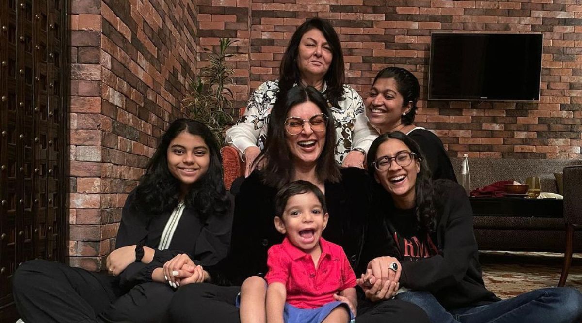 Sushmita Sen poses with her mother and daughters as she celebrates her ...