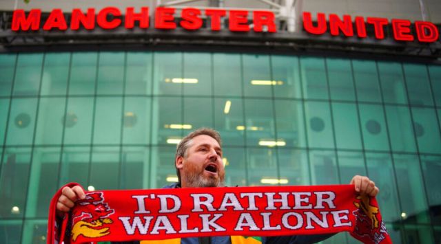 Angry Man United fans in ownership protest before EPL game | Football ...
