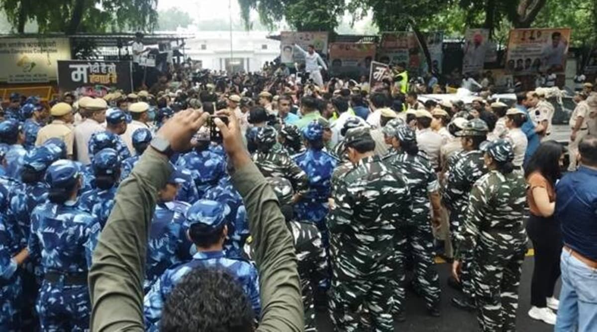 Congress out in full force to protest price rise, unemployment and GST ...