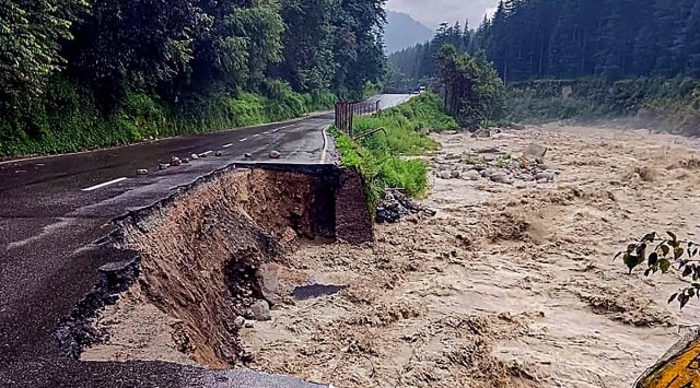 Rain wreaks havoc in Himachal Pradesh; two dead, shops and vehicles washed away, roads blocked ...