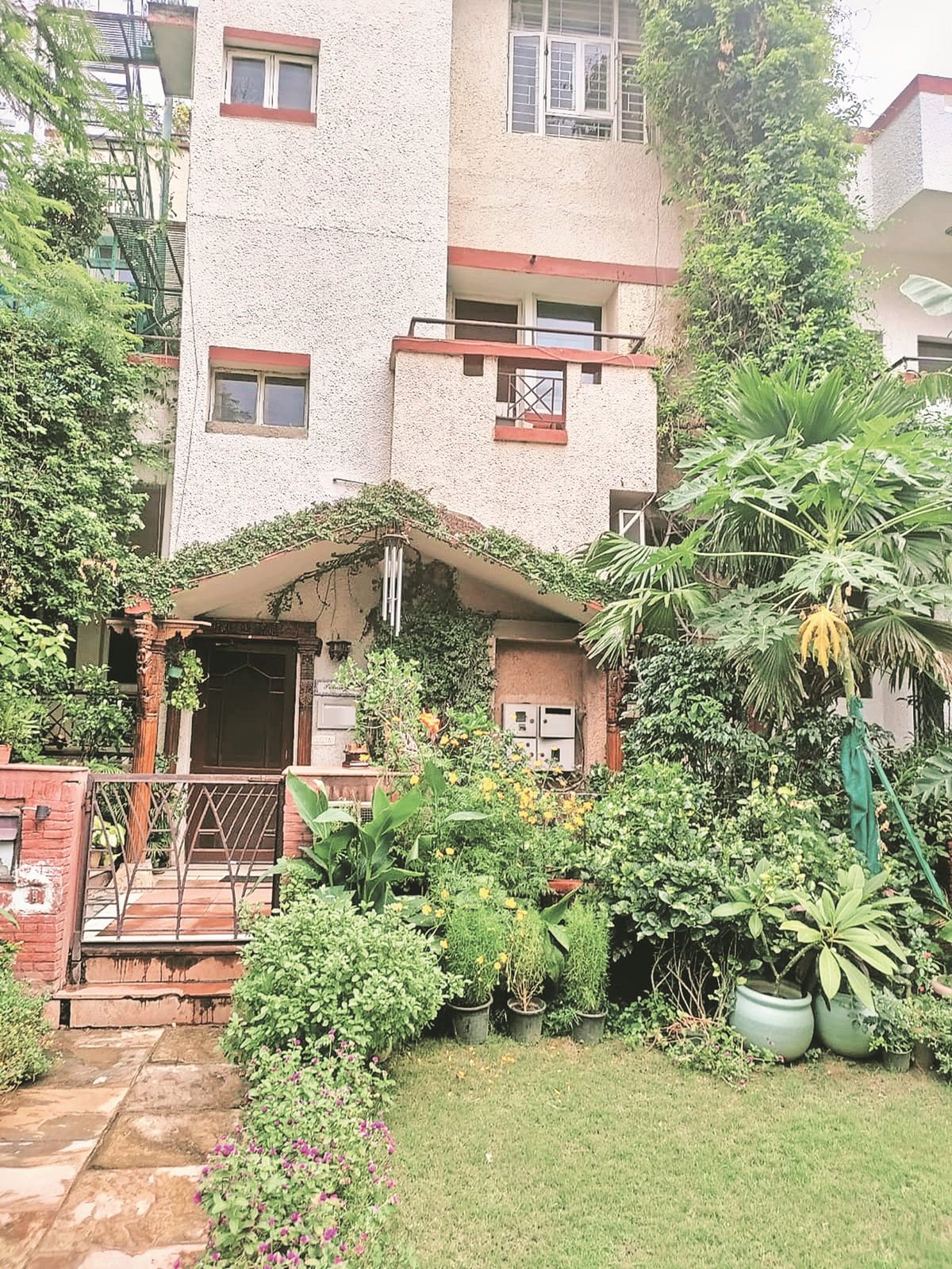 Delhi-NCR news: At residences and offices of those named in CBI FIR ...
