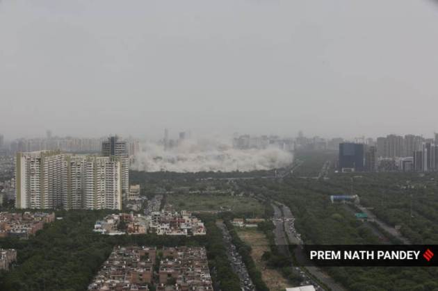 Supertech demolition photos: Prep, evacuations complete, twin towers ...