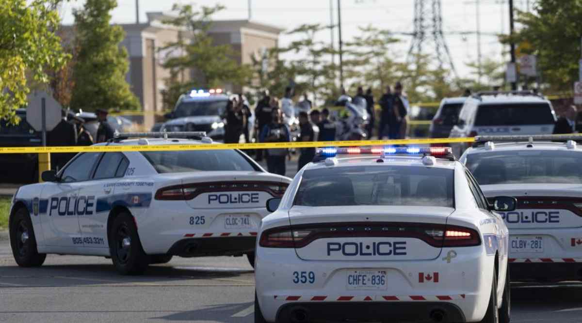 Man kills Toronto cop, 1 other before being killed by police | World ...
