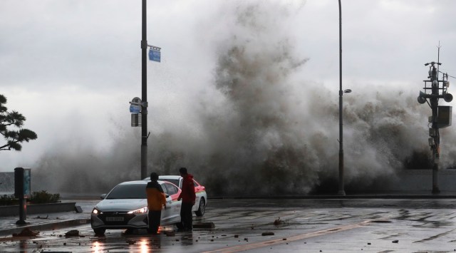 Typhoon leaves 20,000 homes without power in South Korea | World News ...