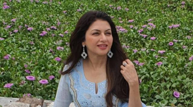 ‘Exercising keeps me in a good mood’ says Bhagyashree sharing an effective cardio workout ...