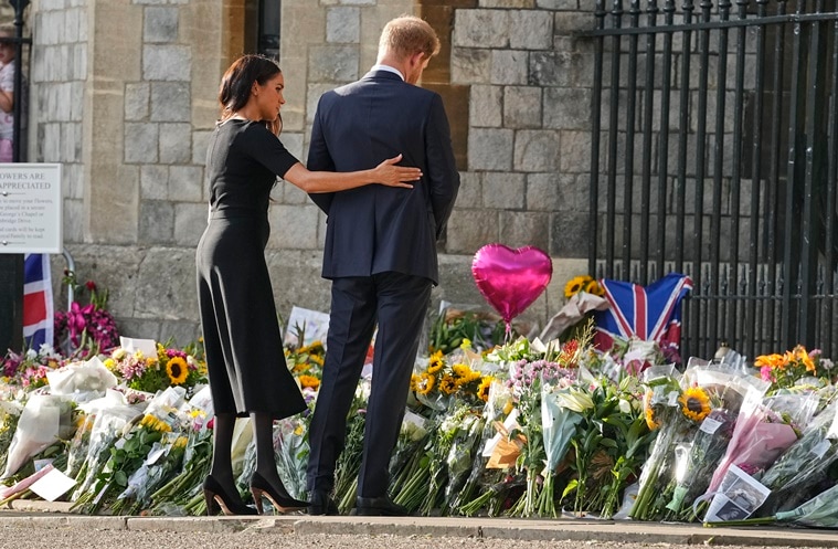 Harry, Meghan praised for holding hands at Queen Elizabeth II’s service ... Harry, Meghan praised for holding hands at Queen Elizabeth II’s service ...