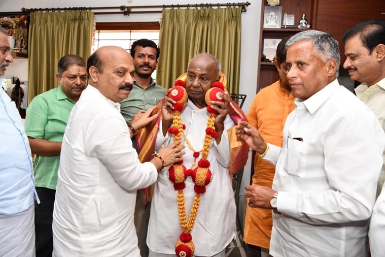 Importance of Deve Gowda: Leaders line up at ailing ex-PM’s home, from ...