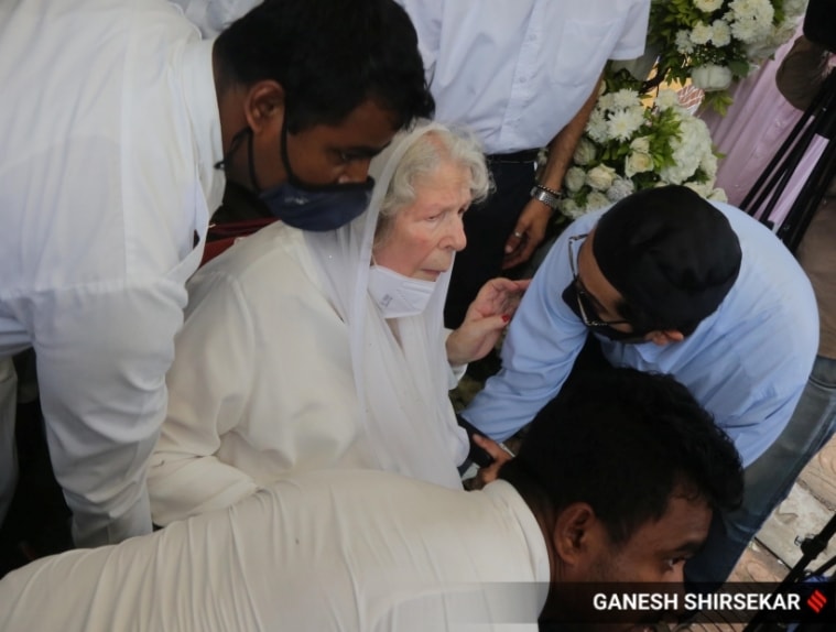 Cyrus Mistry cremated in Mumbai; Simone Tata, Anil Ambani attend ...