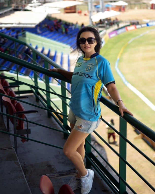 Preity Zinta, husband Gene Goodenough watch a cricket match ...