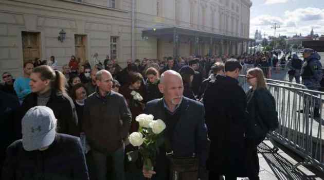 Thousands bid farewell to Mikhail Gorbachev, the last leader of the ...