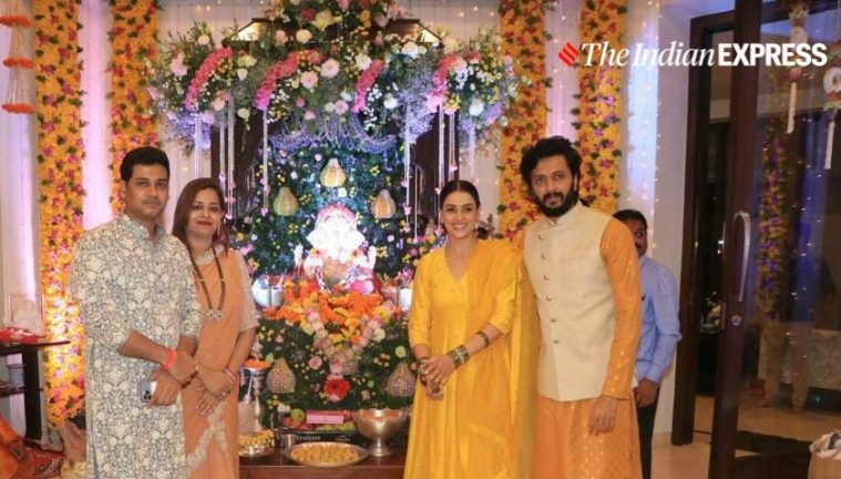 Deepika Padukone, Ranveer Singh, Sara Ali Khan visit Ganpati at CM ...
