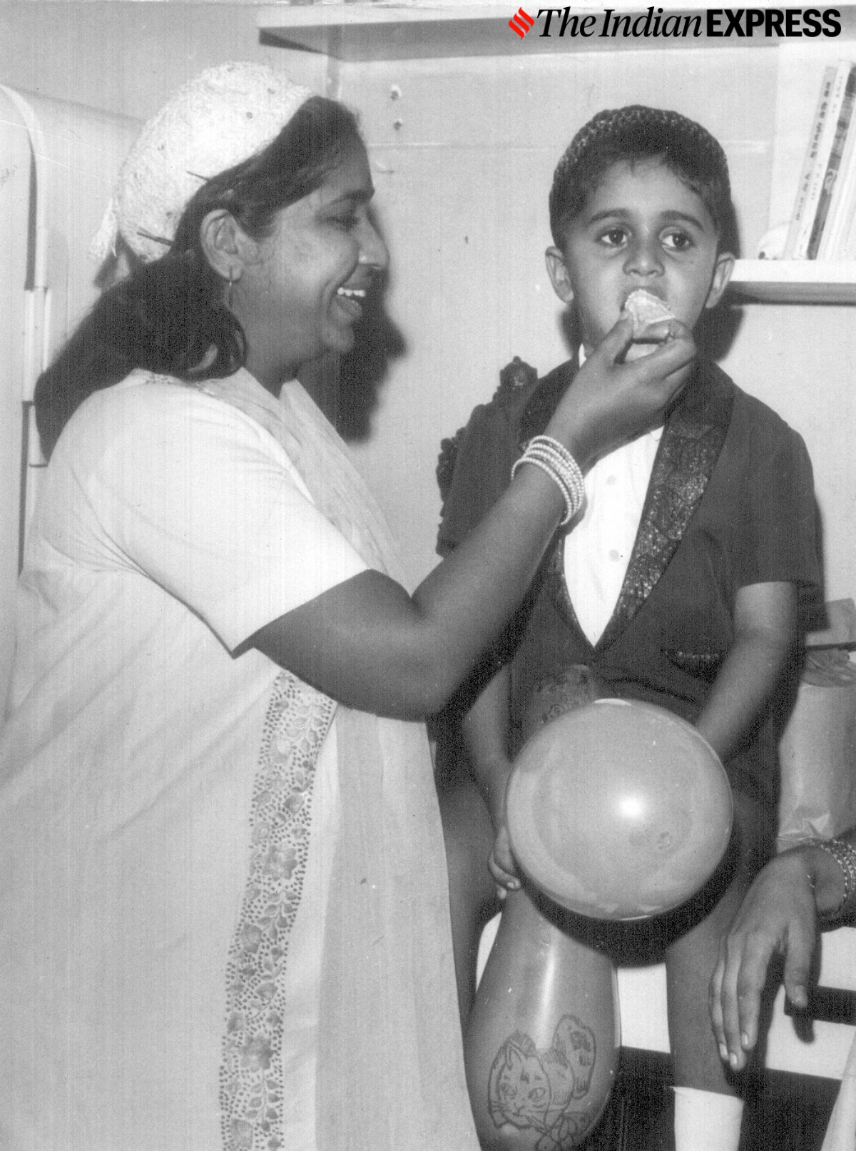 Asha Bhosle brought up her kids as a single mother, had to sing to earn ...