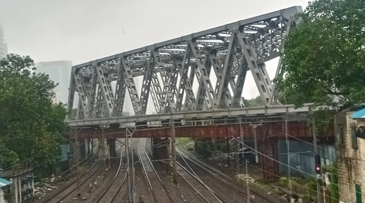 Western Railway launches second open web girder of Delisle bridge at ...